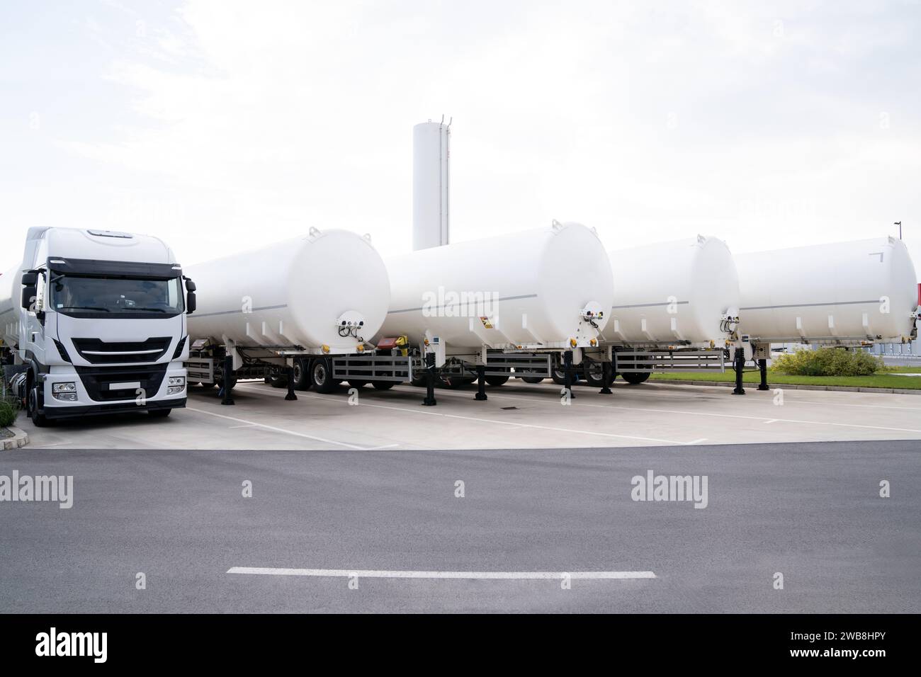 Fuel tank trailers hi-res stock photography and images - Alamy