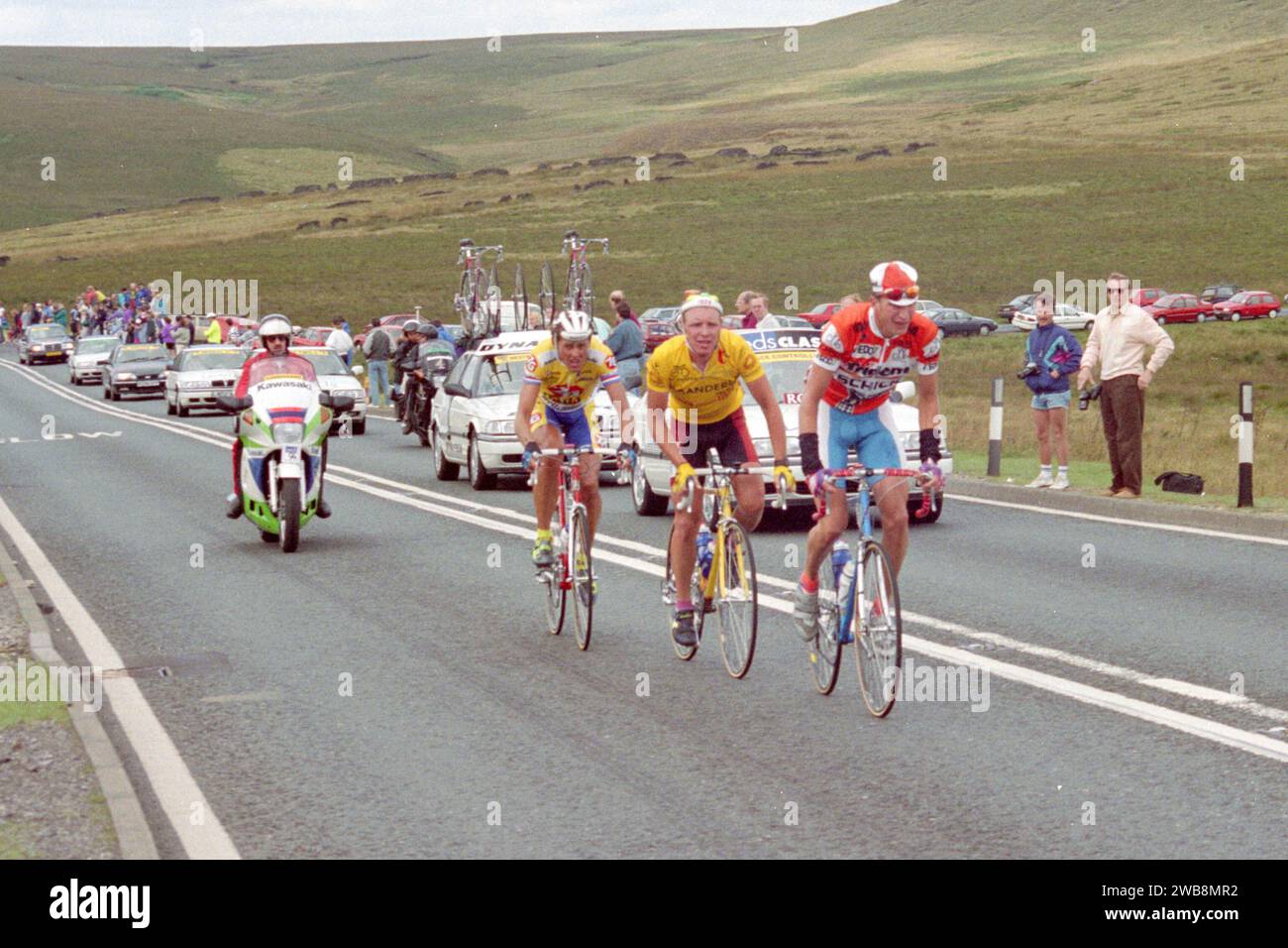 The Leeds Classic cycle race on the Woodhead road in 1994 Stock Photo ...