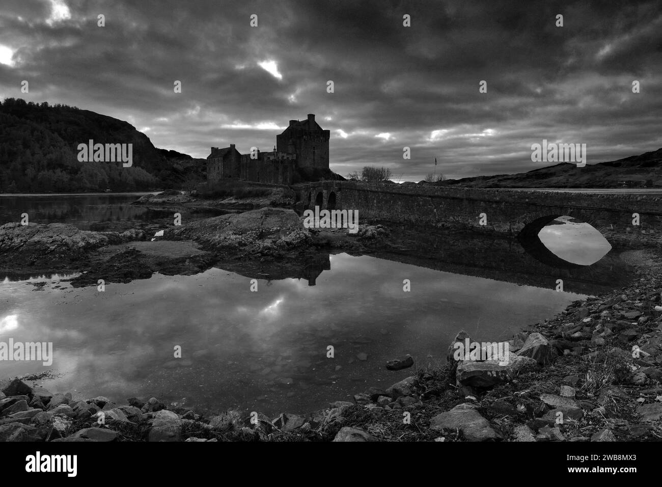 Sunset view over Eilean Donan Castle, Dornie village, Kyle of Lochalsh ...