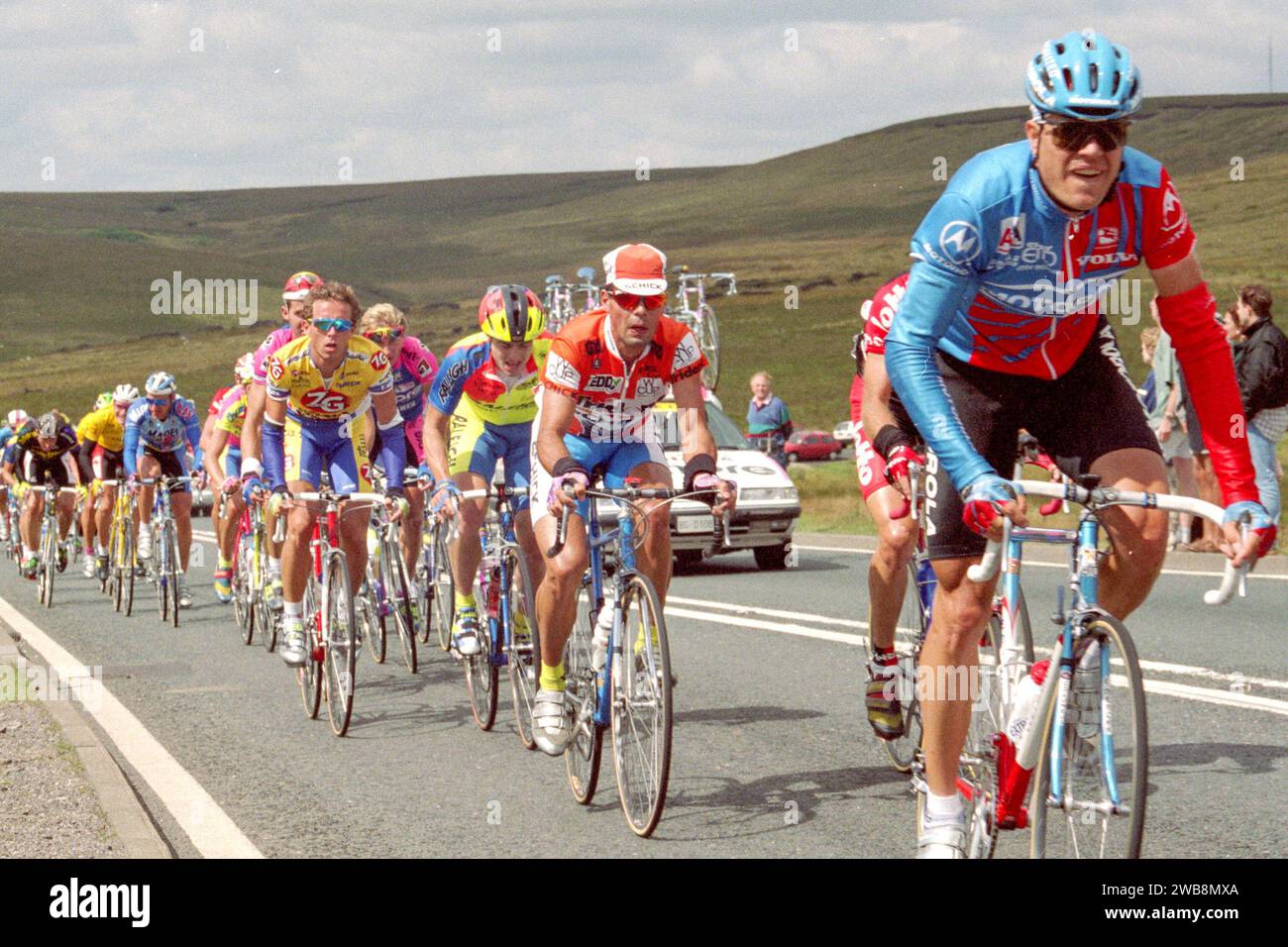 The Leeds Classic cycle race on the Woodhead road in 1994 Stock Photo ...