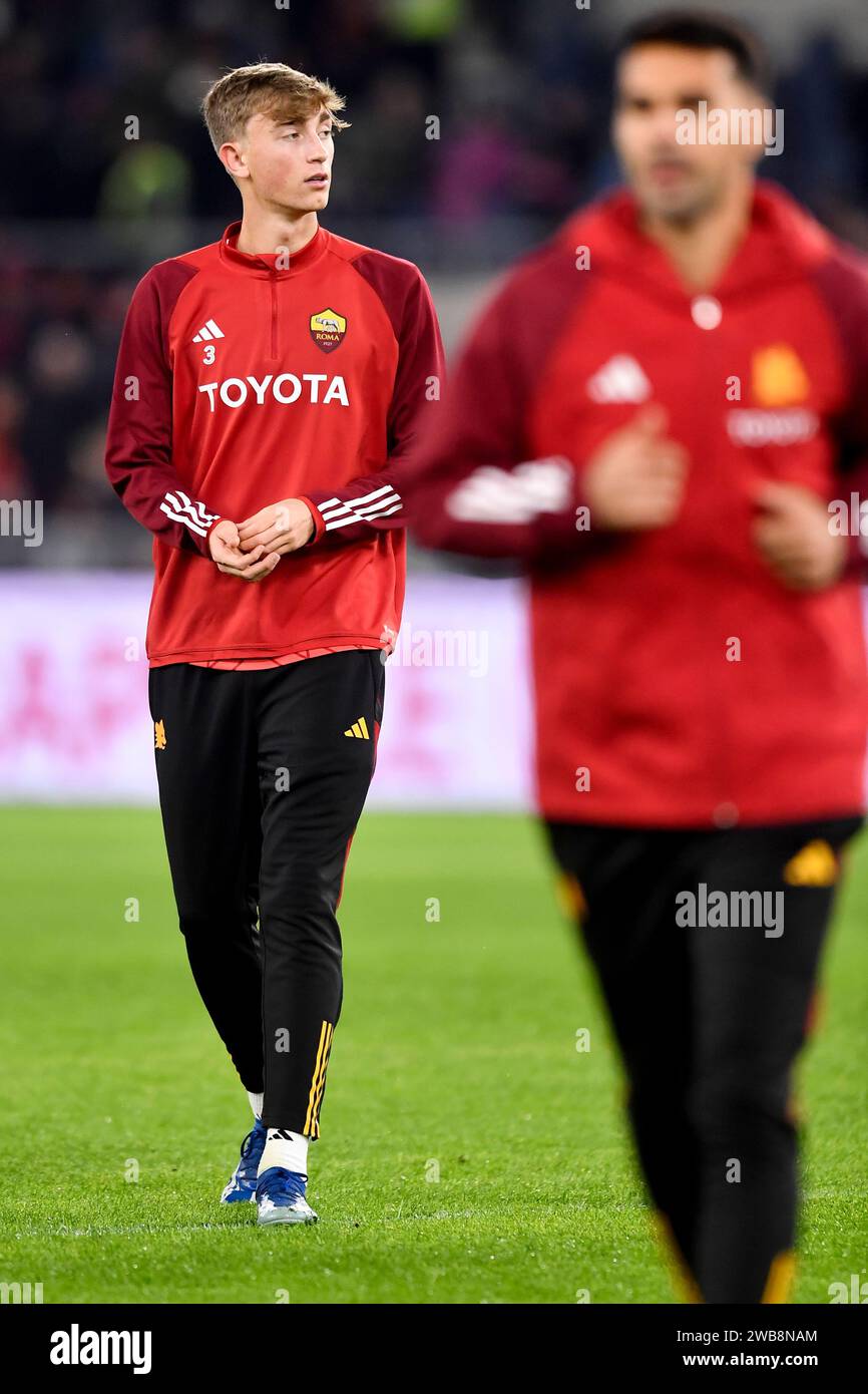Dean Huijsen of AS Roma warms up during the Serie A football match ...