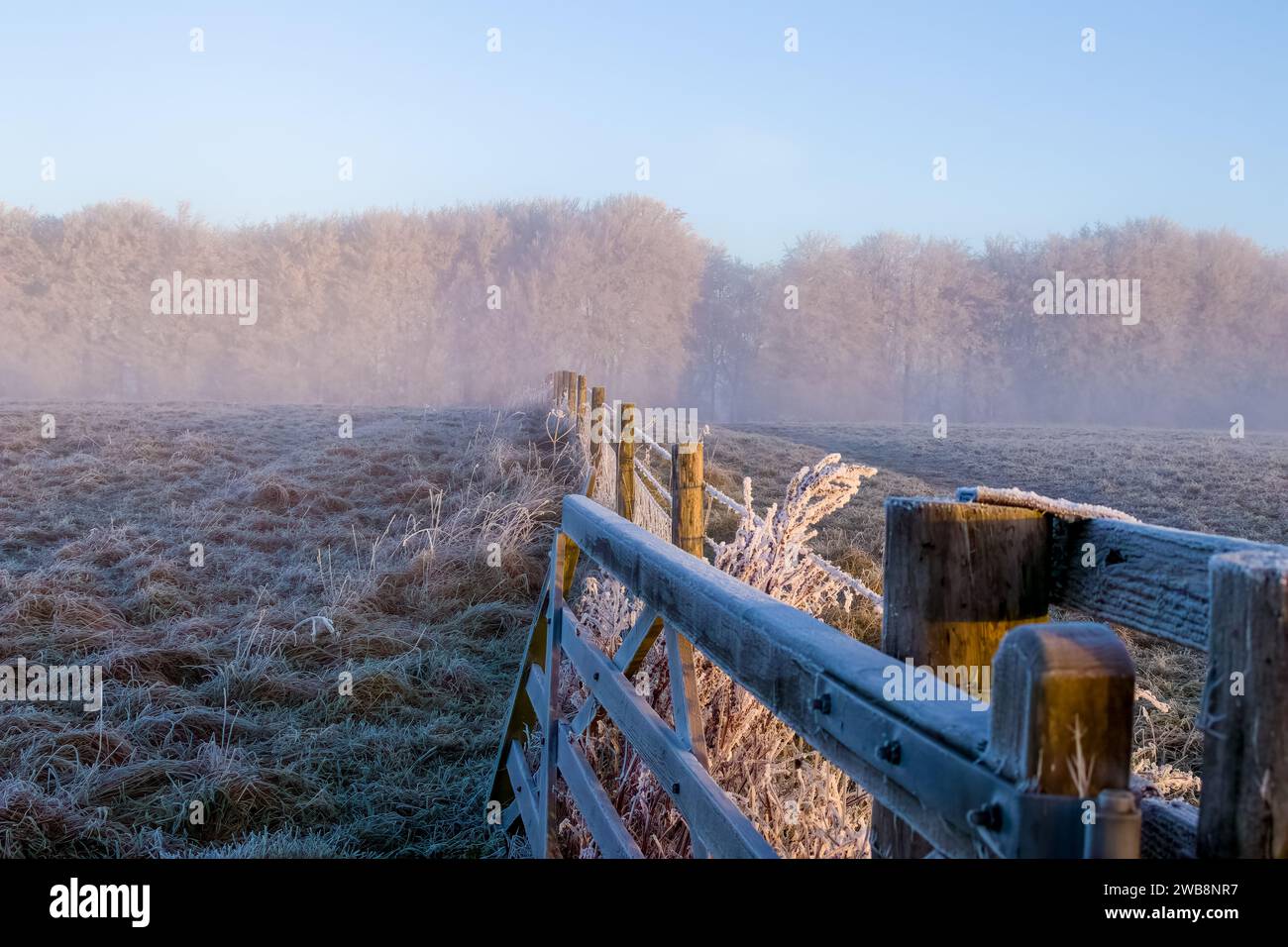 Barbury castle hi-res stock photography and images - Alamy