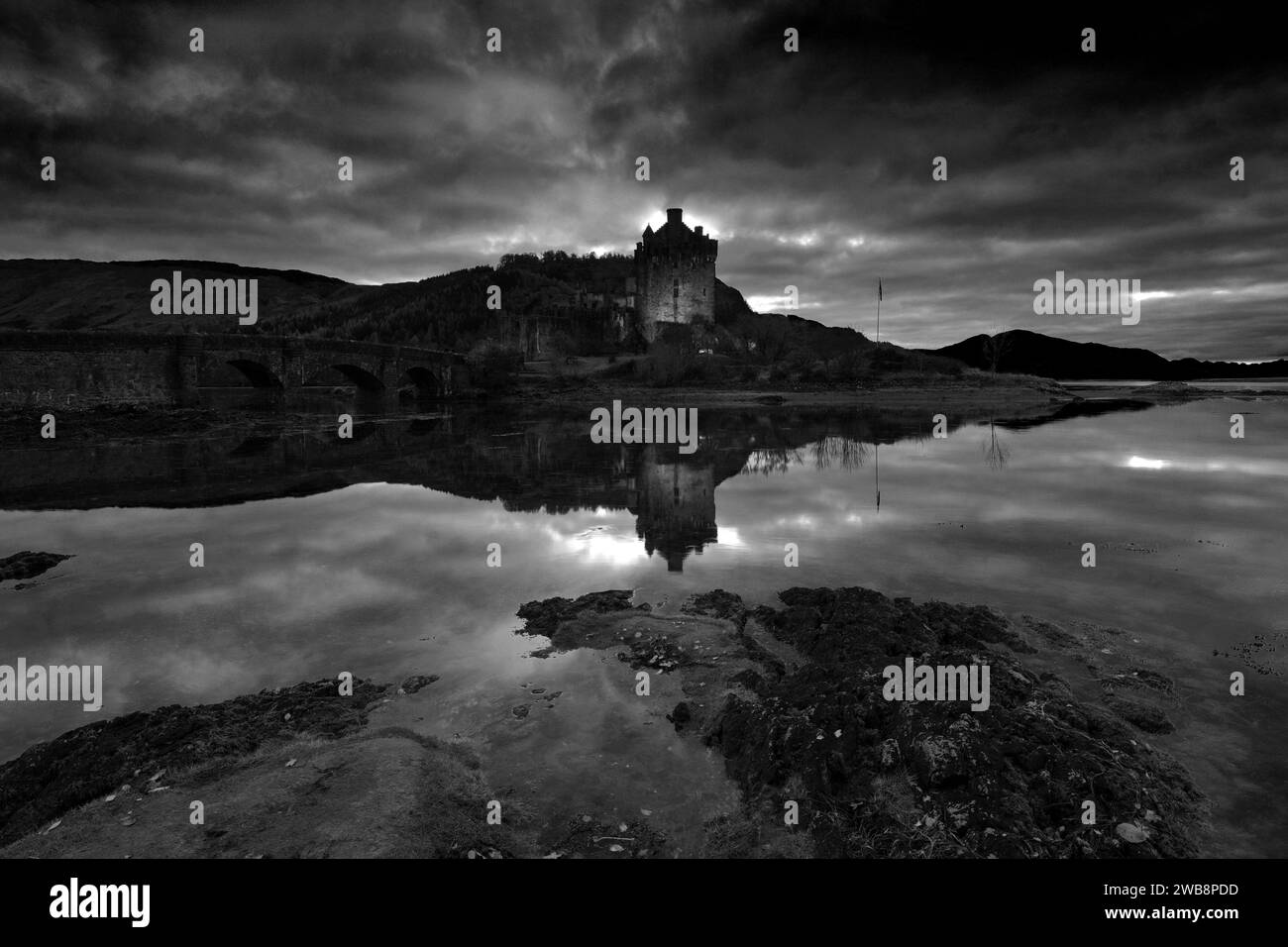 Sunset view over Eilean Donan Castle, Dornie village, Kyle of Lochalsh ...