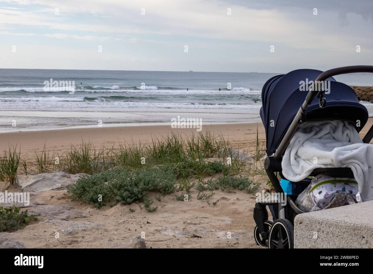 Sunset beach costa da caparica hi-res stock photography and images - Alamy