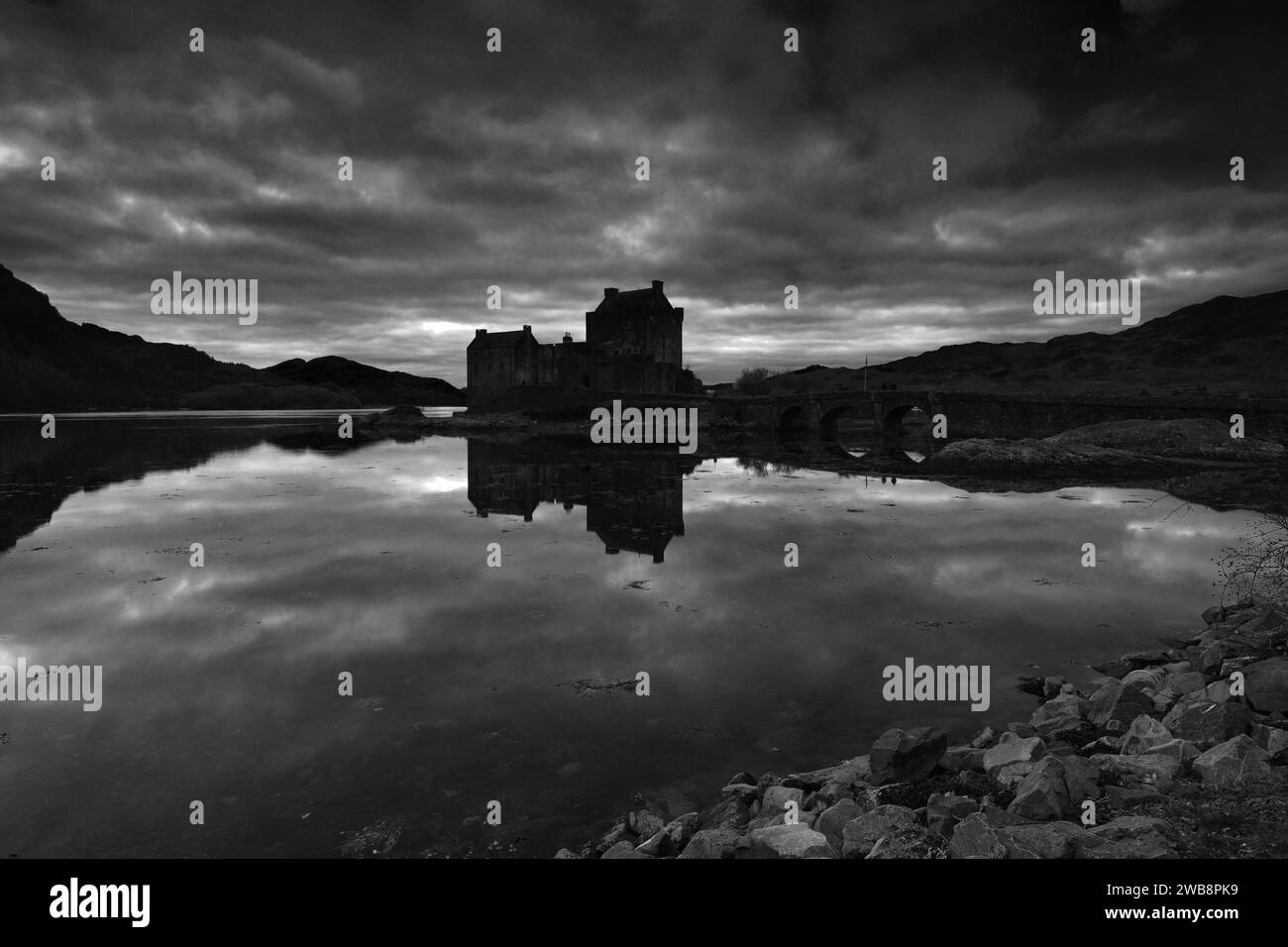 Sunset view over Eilean Donan Castle, Dornie village, Kyle of Lochalsh ...