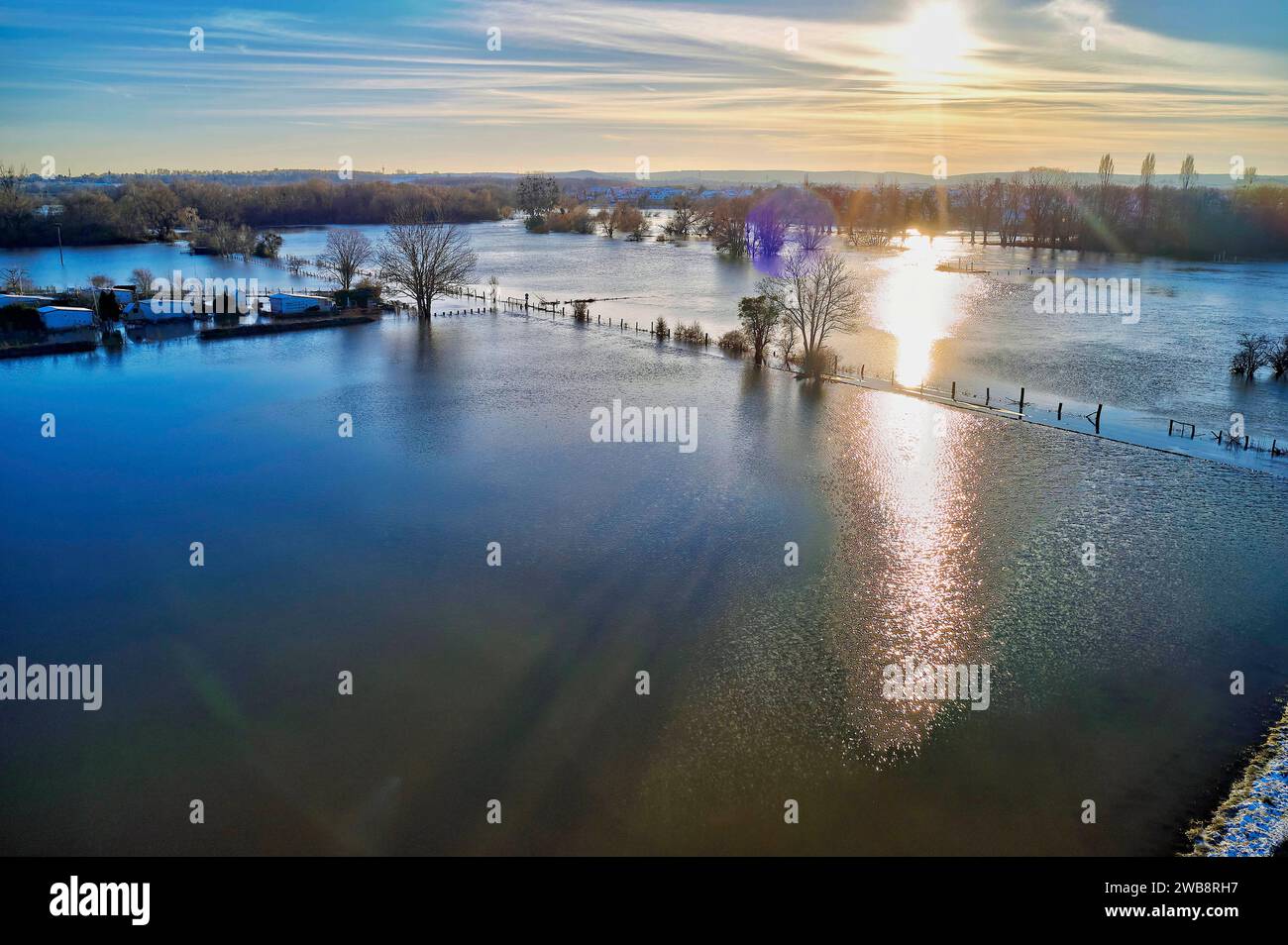Hochwasser und Überschwemmung der Leine im Stadteil Stöcken. Hannover ...