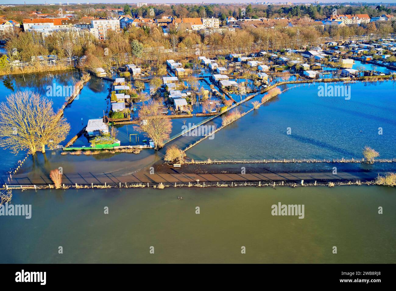 Hochwasser und Überschwemmung der Leine im Stadteil Stöcken. Hannover ...