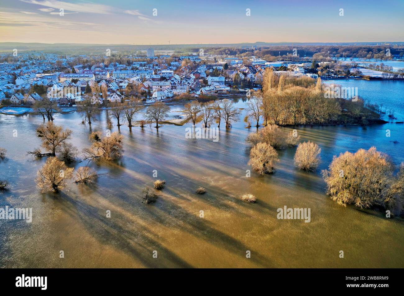 Hochwasser und Überschwemmung der Leine im Stadteil Stöcken. Hannover ...