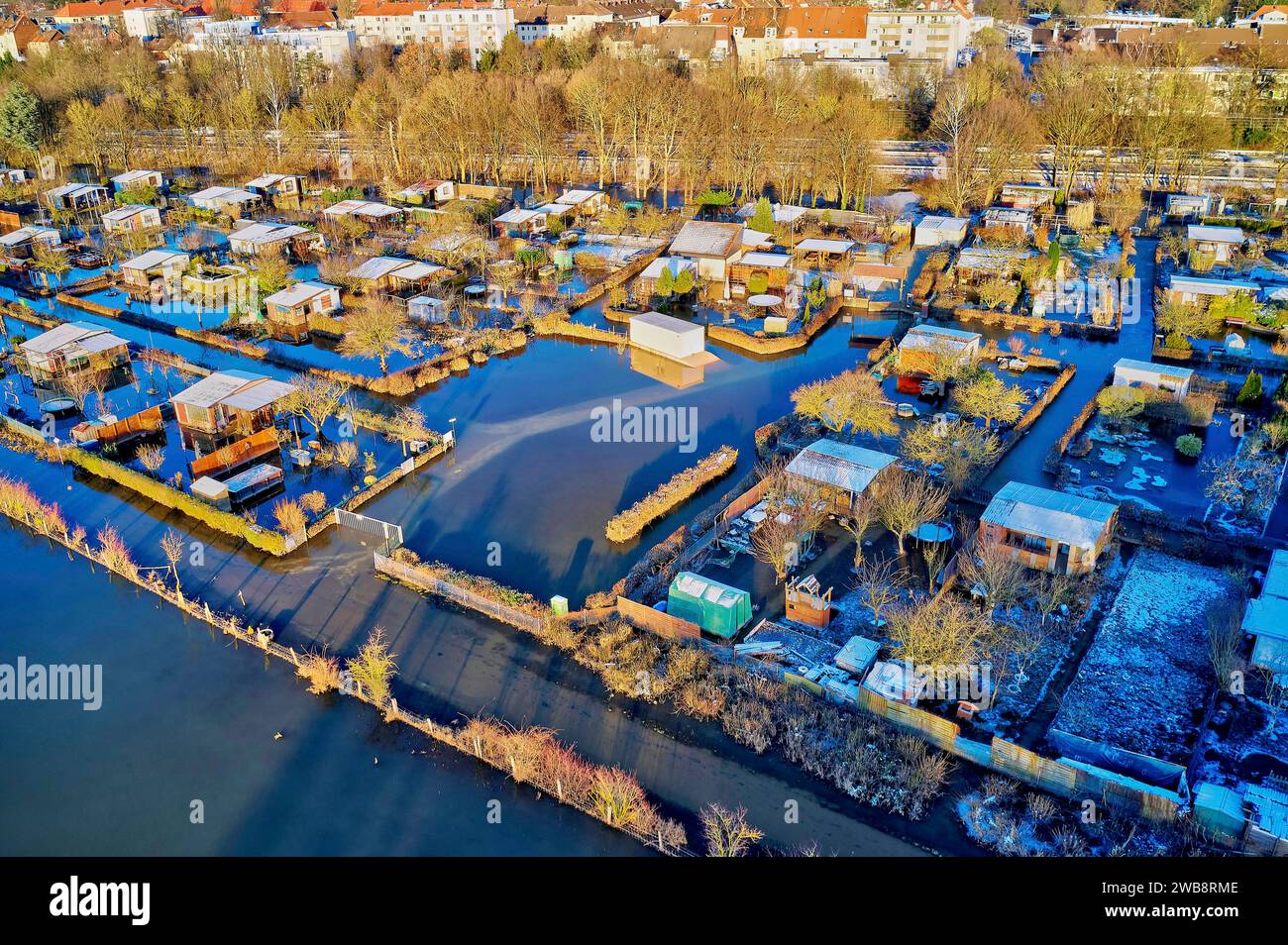 Hochwasser und Überschwemmung der Leine im Stadteil Stöcken. Hannover ...