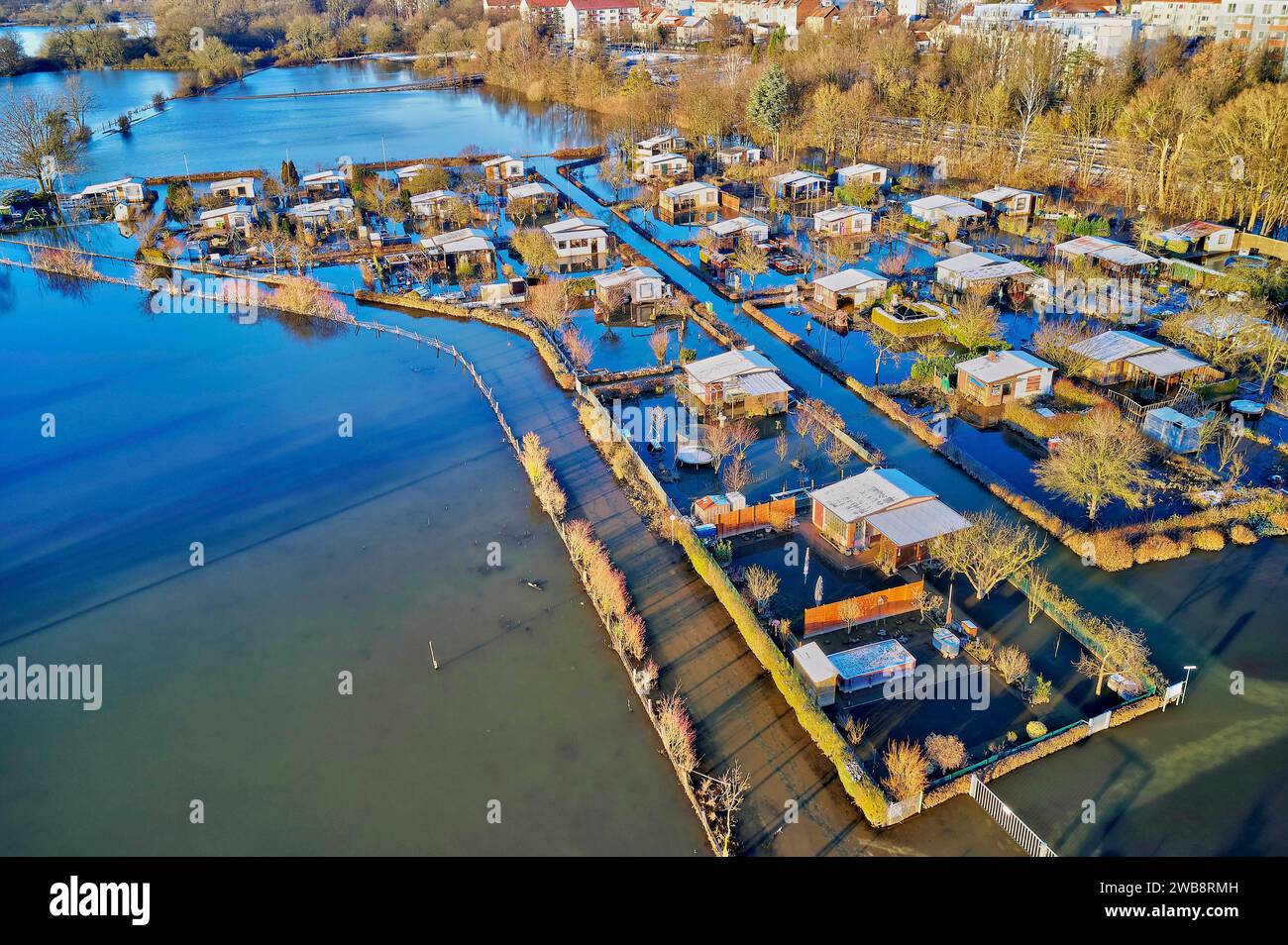 Hochwasser und Überschwemmung der Leine im Stadteil Stöcken. Hannover ...