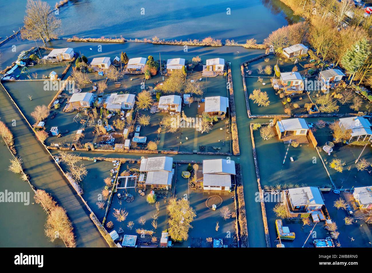 Hochwasser und Überschwemmung der Leine im Stadteil Stöcken. Hannover ...