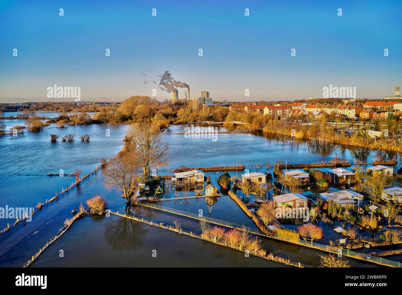 Hochwasser und Überschwemmung der Leine im Stadteil Stöcken. Hannover ...