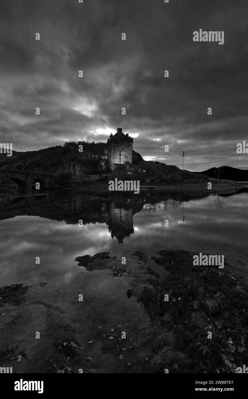 Sunset view over Eilean Donan Castle, Dornie village, Kyle of Lochalsh ...