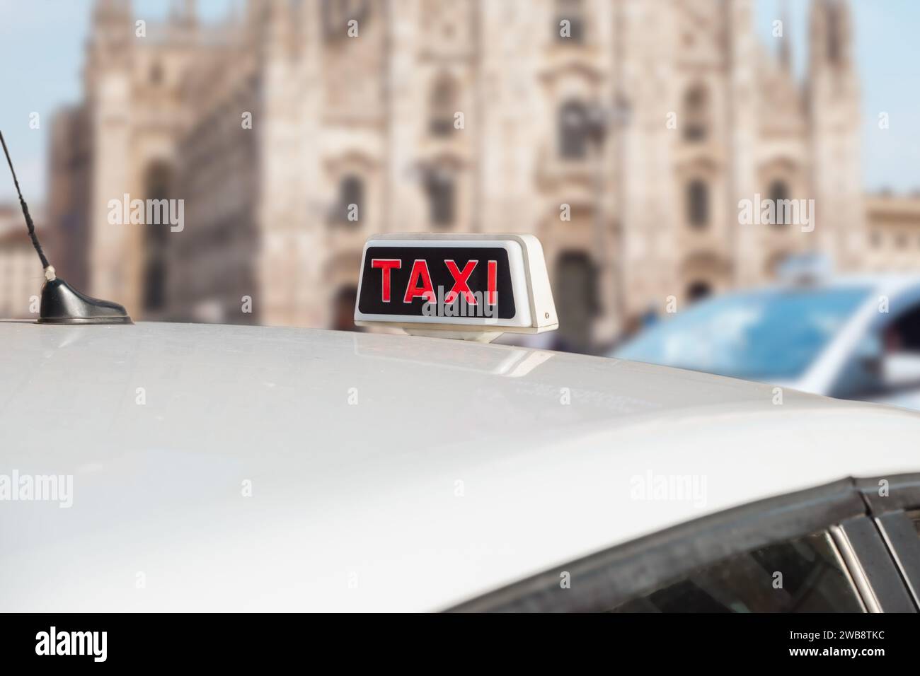 White taxi cab hi-res stock photography and images - Alamy