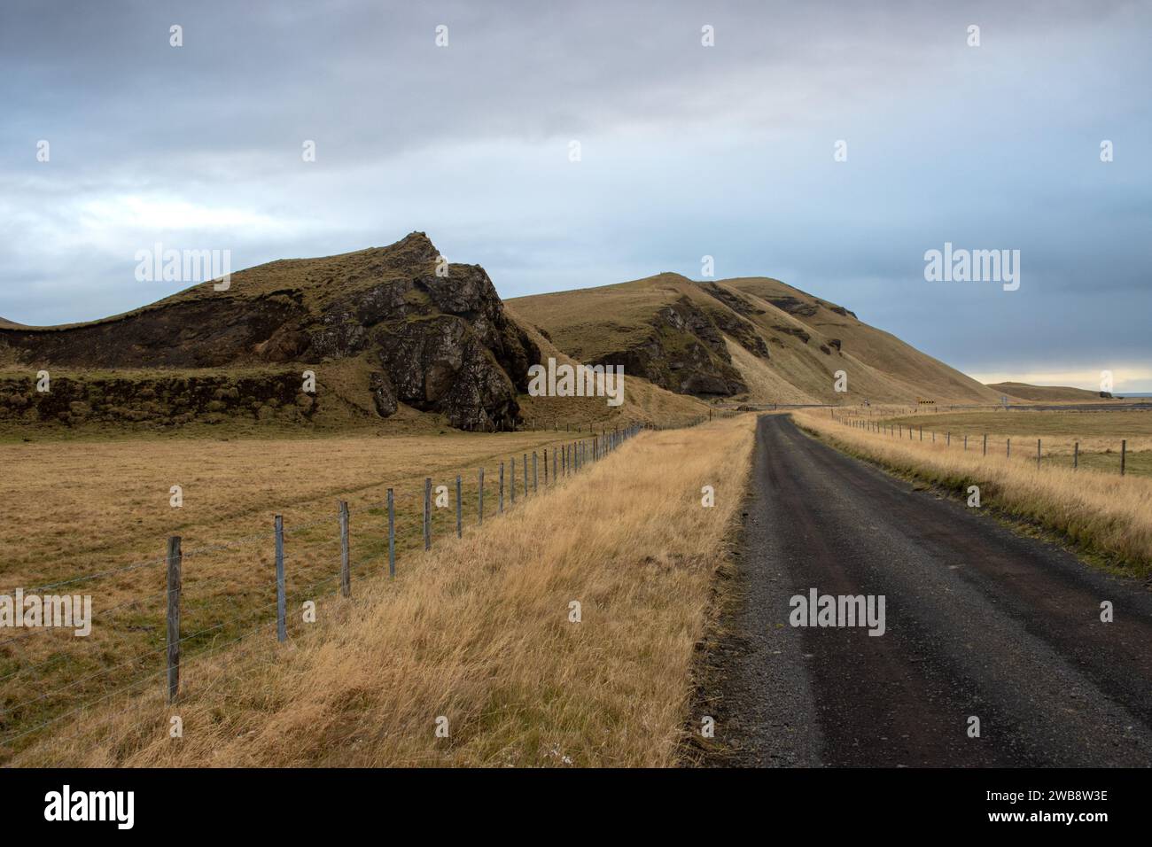 Mountain on left side background hi-res stock photography and images ...