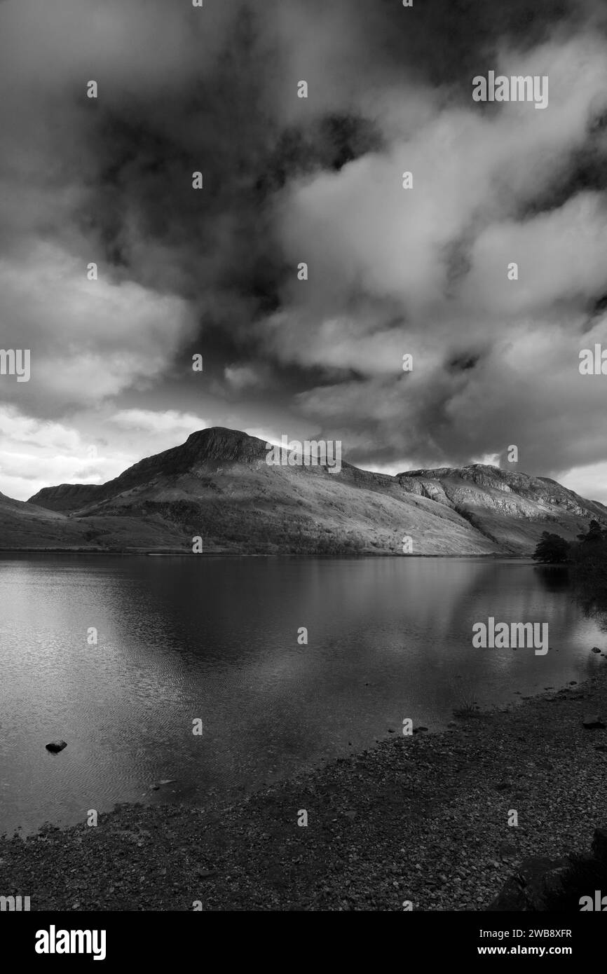 Slioch mountain reflected in Loch Maree, Wester Ross, Highlands of ...