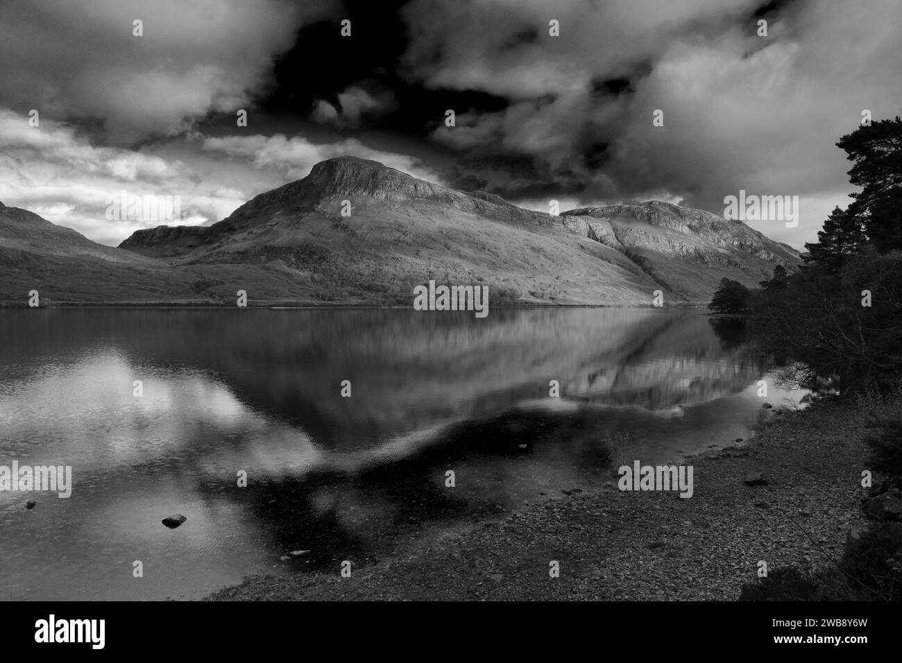 Slioch mountain reflected in Loch Maree, Wester Ross, Highlands of ...
