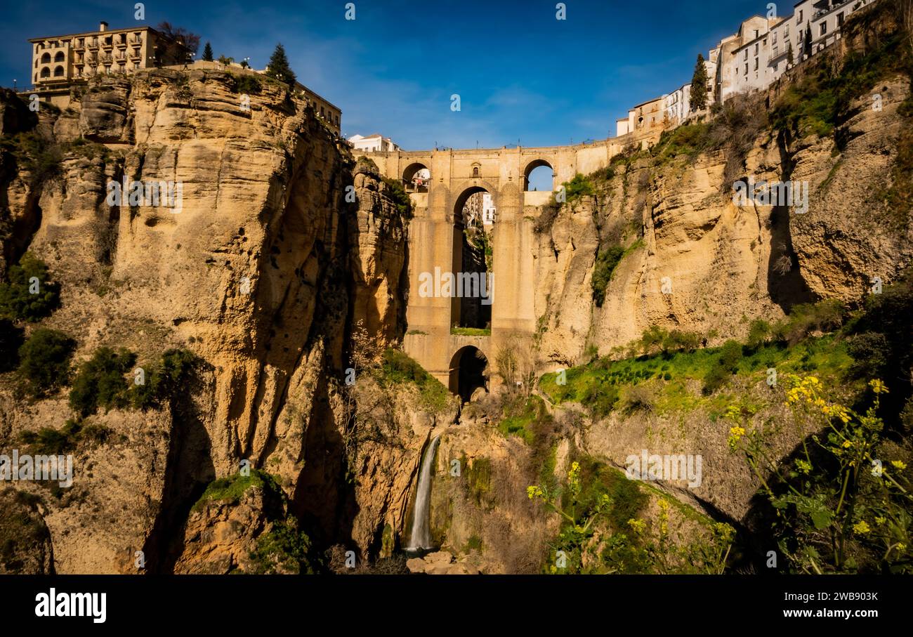 Bridge spanning deep gorge hi-res stock photography and images - Alamy