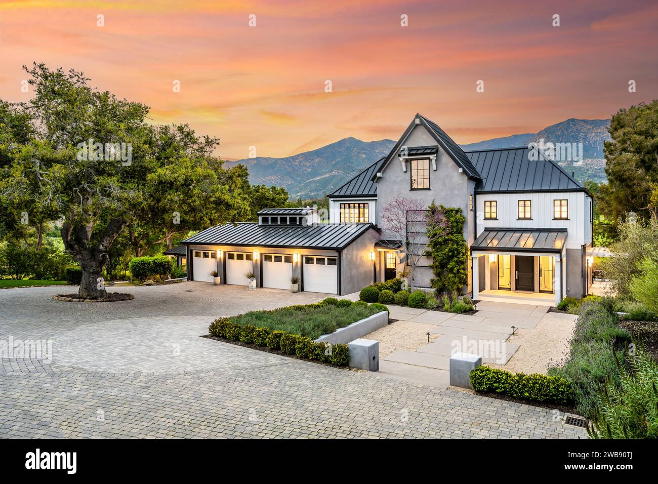 Posh mansion hi-res stock photography and images - Alamy