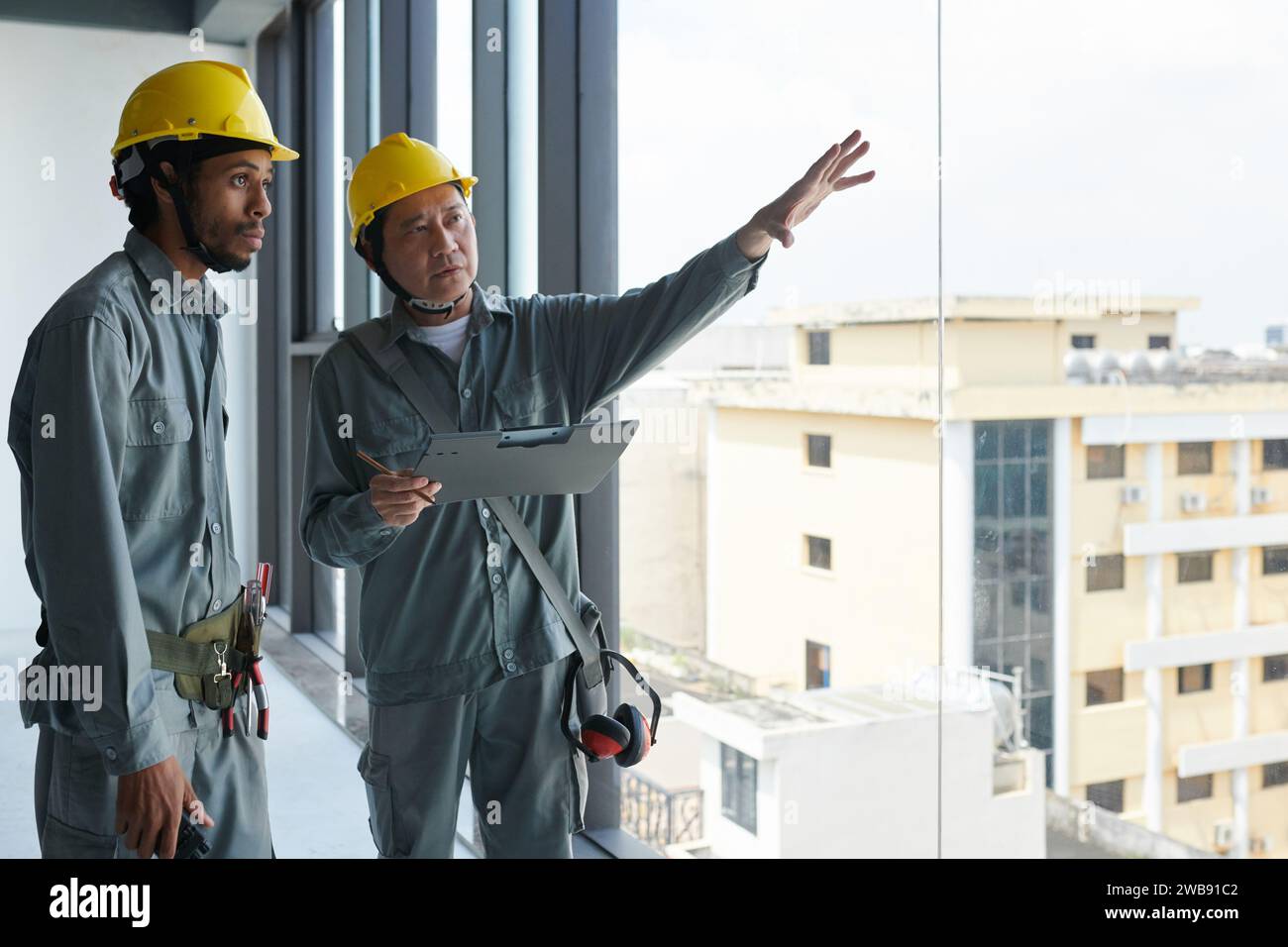 Civil engineer construction site talking hi-res stock photography and ...