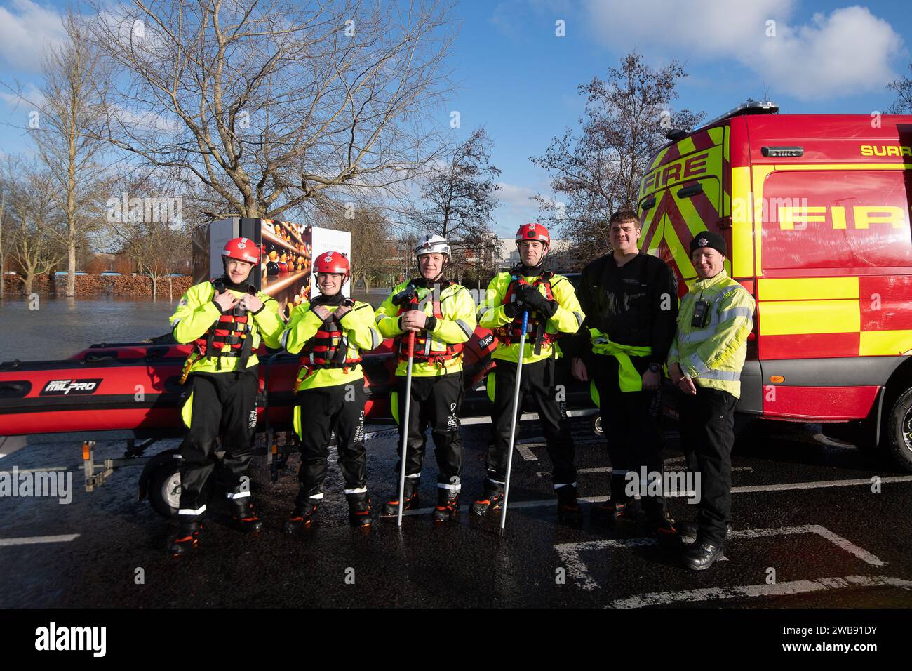 Egham, Surrey, UK. 9th January, 2024. It was a busy morning for Red ...