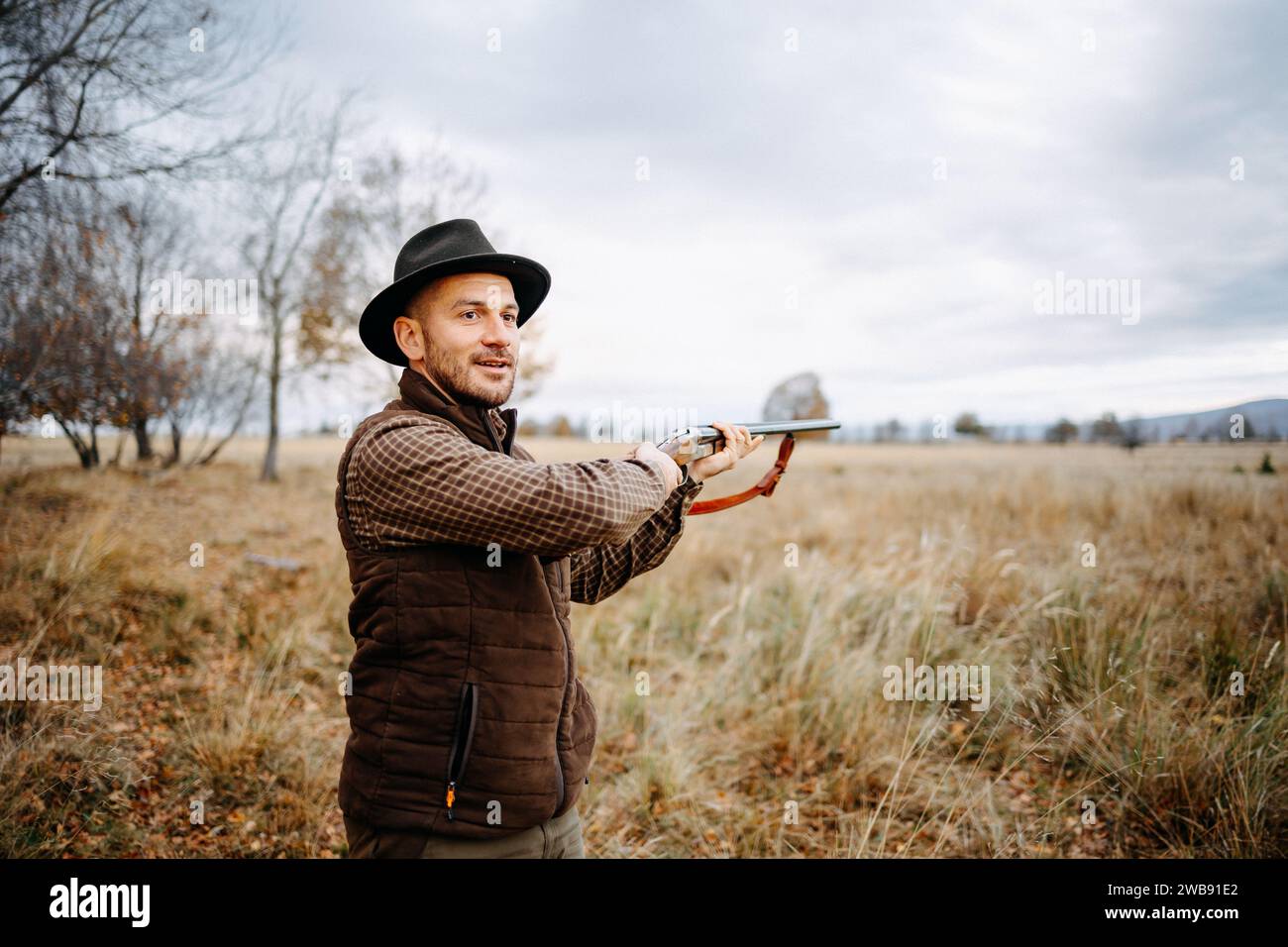 Young hunter rifle hi-res stock photography and images - Alamy