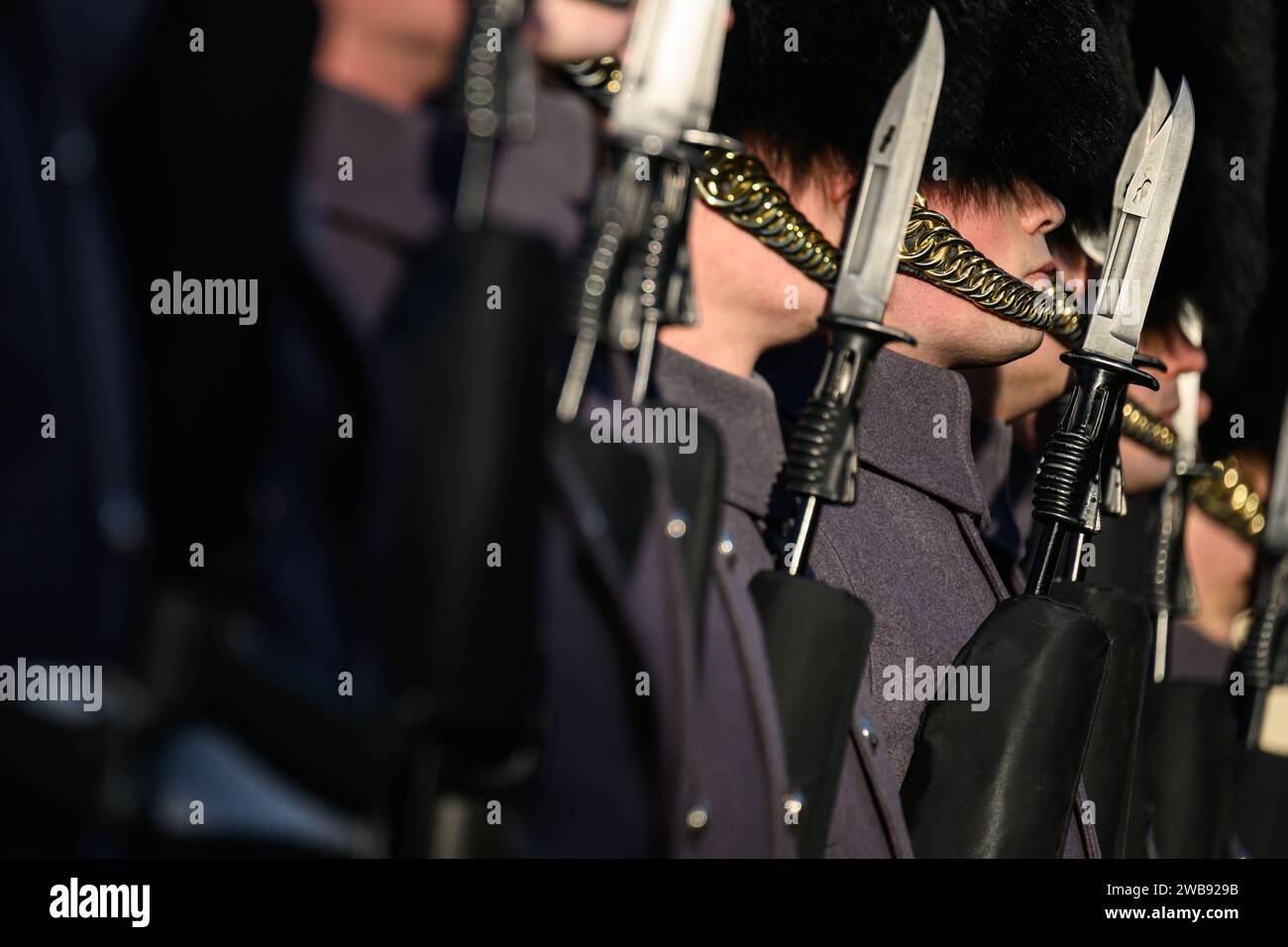 Soldiers from Number 7 Company of the Coldstream Guards move into ...
