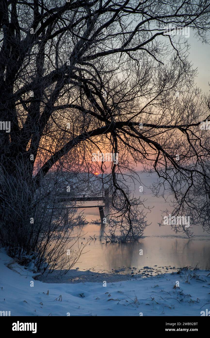 Icy winter lake hi-res stock photography and images - Alamy