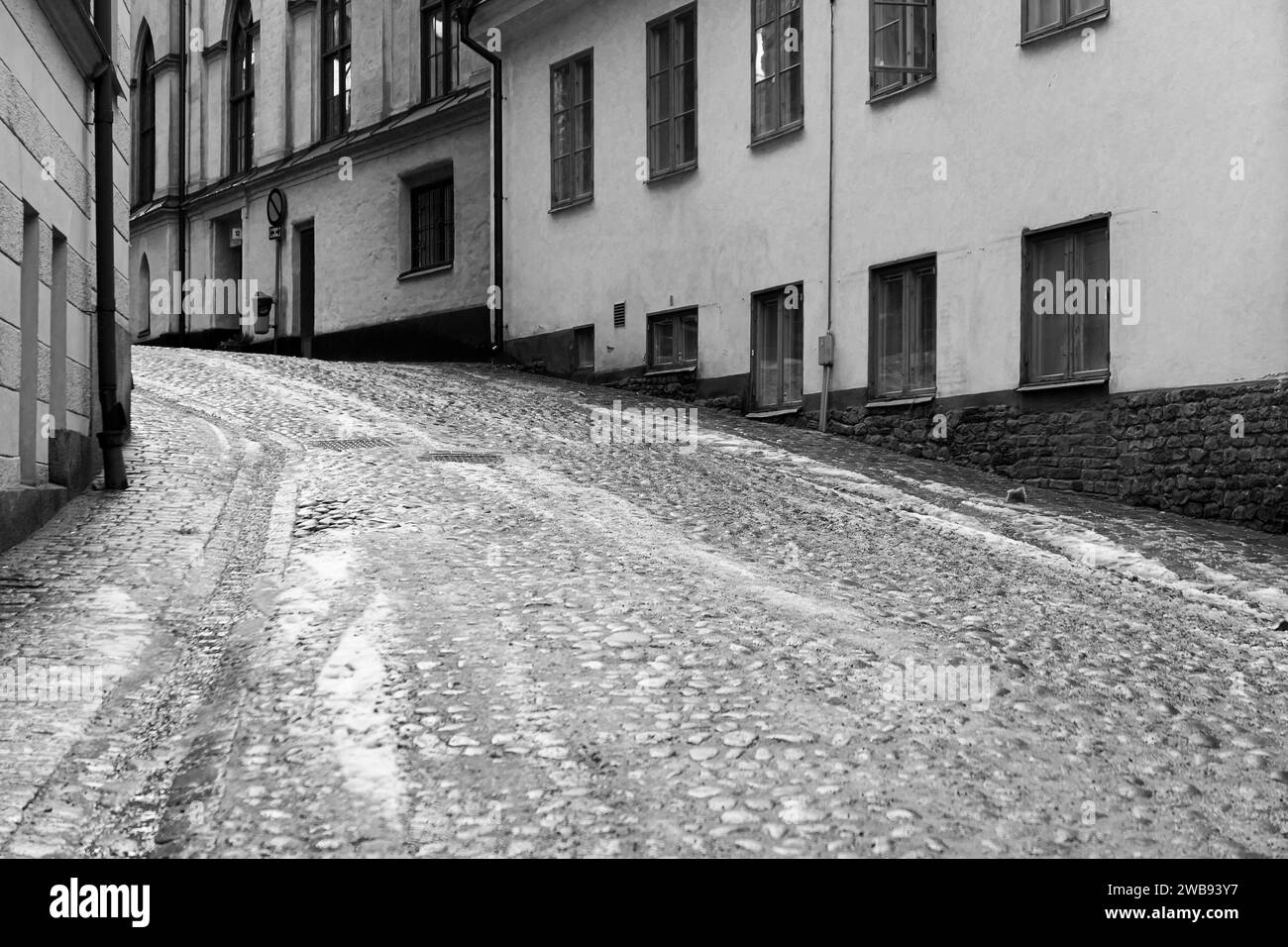 image of a cobbled street between buildings Stock Photo - Alamy