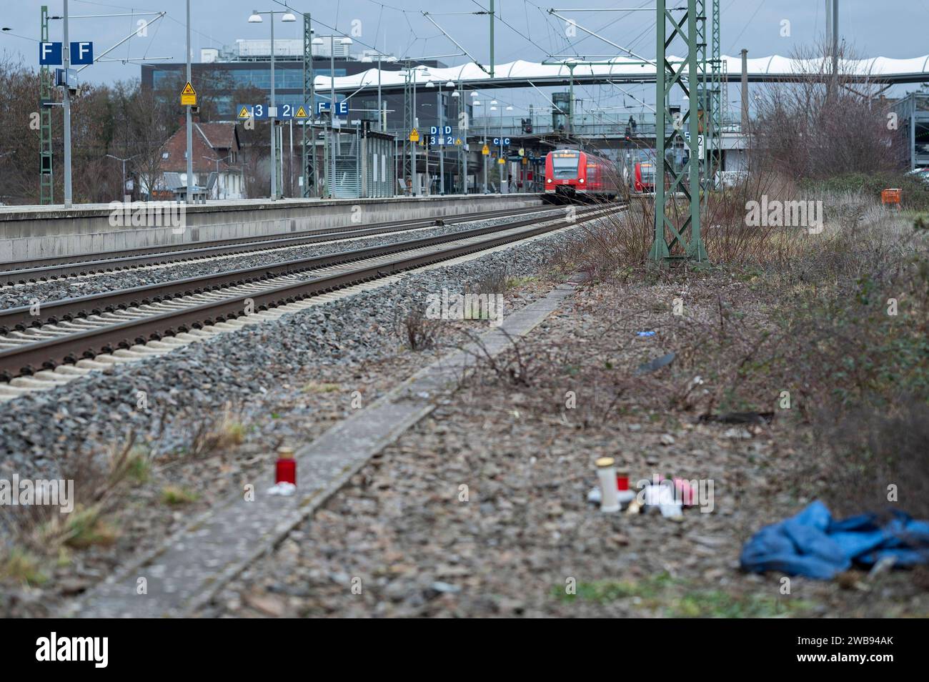Emily G. Ü20 stab bei Fotoshooting auf Bahngleisen 02.02.2023 Wiesloch ...