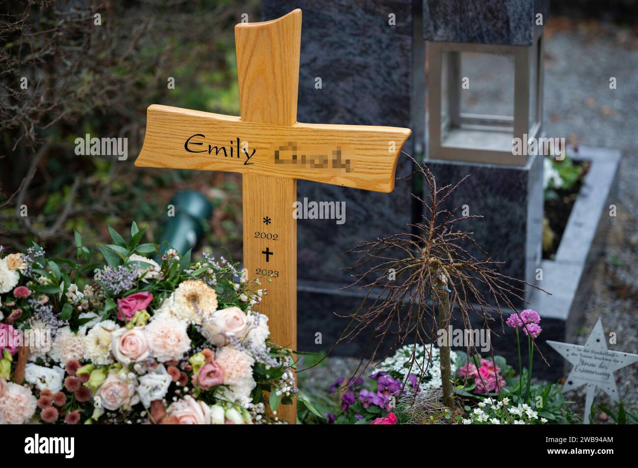 Emily G. Ü20 stab bei Fotoshooting auf Bahngleisen 02.02.2023 Wiesloch ...