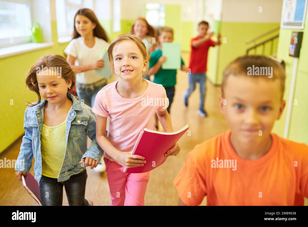 Girl in school hallway hi-res stock photography and images - Alamy