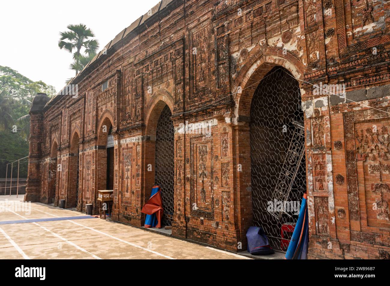 Bagha shahi mosque hi-res stock photography and images - Alamy
