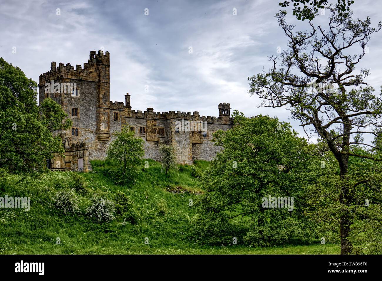 Peak District, Bakewell, Derbyshire, England, UK - Haddon Hall stately ...