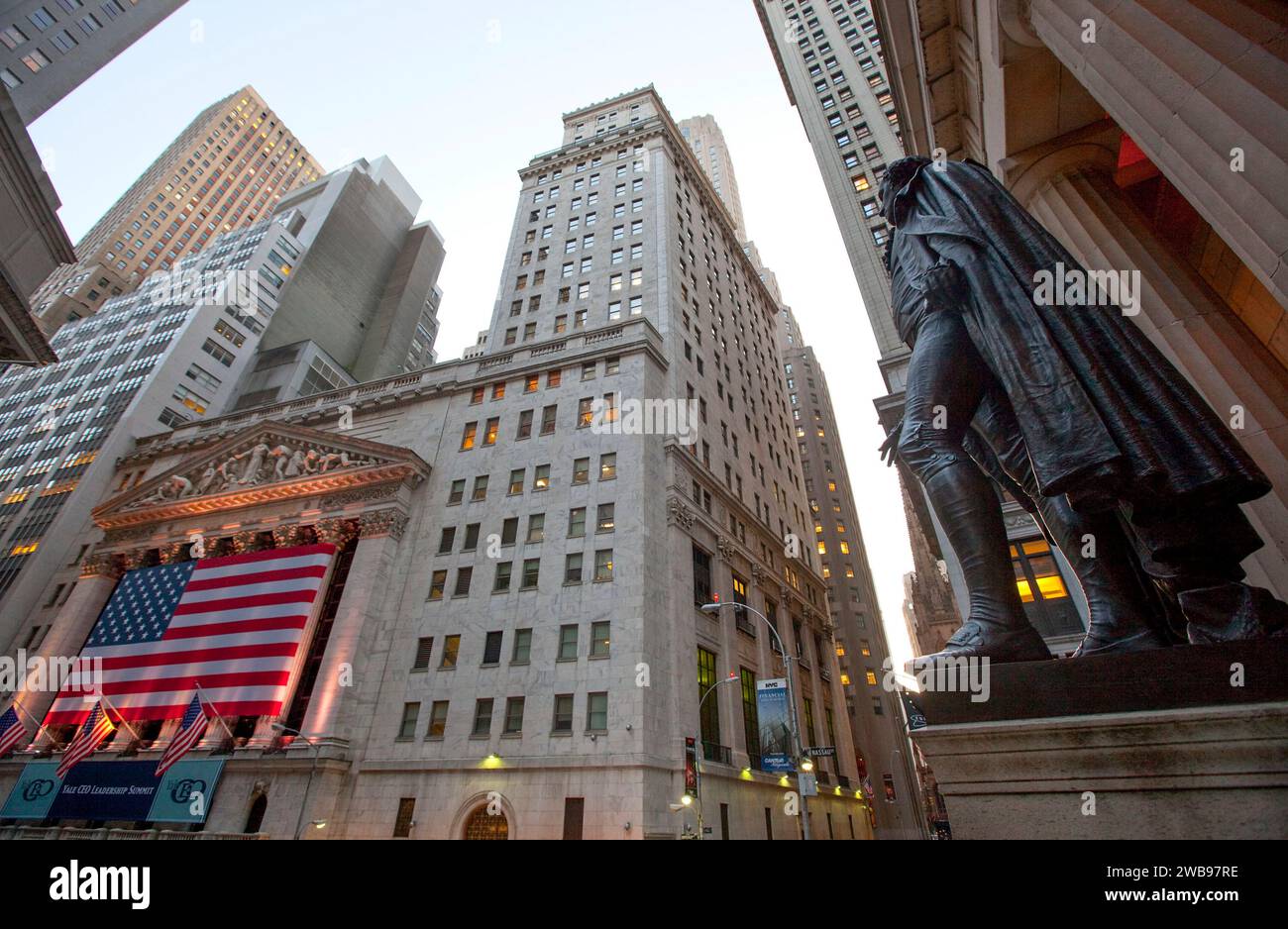 Federal hall steps hi-res stock photography and images - Alamy
