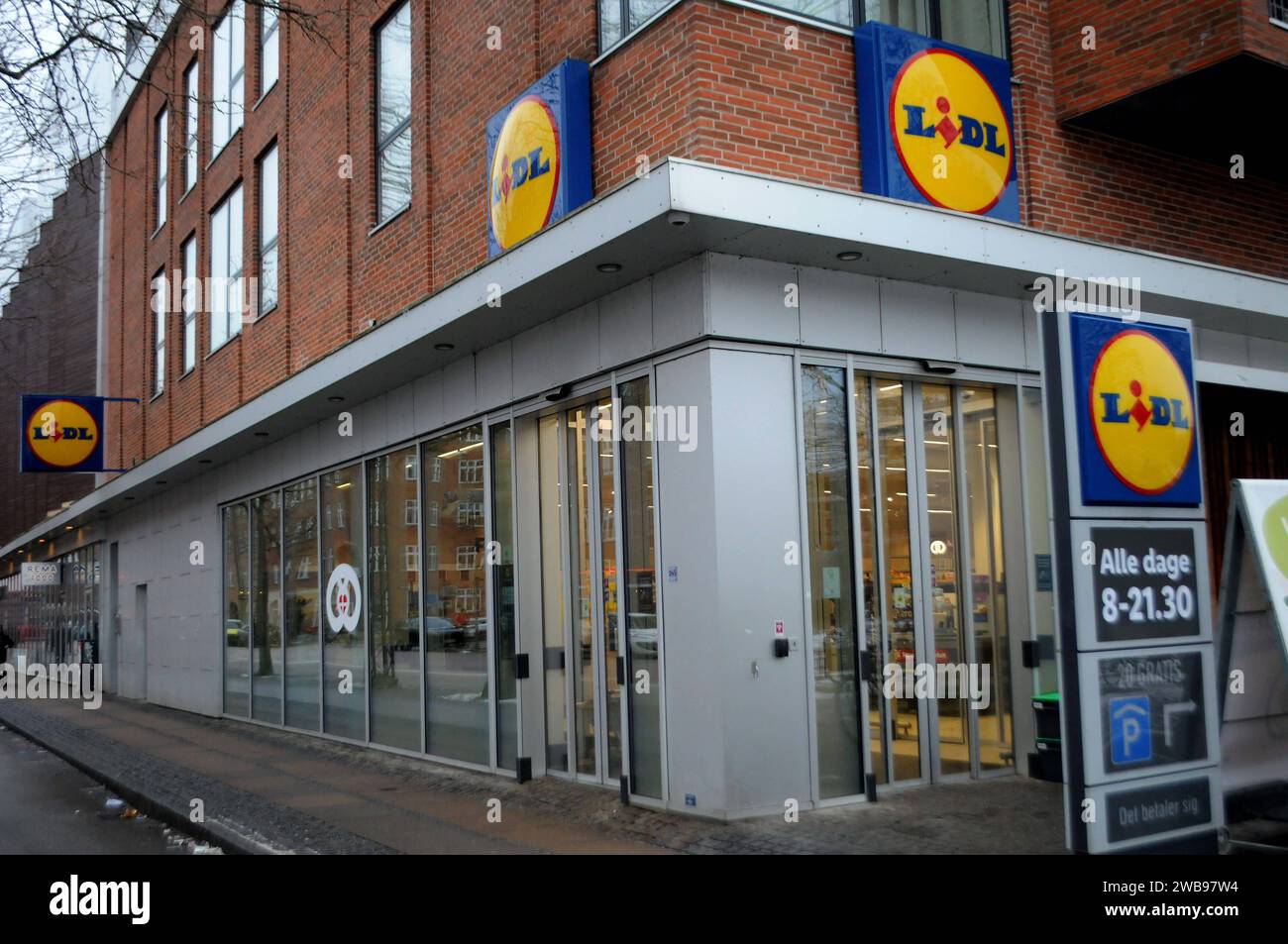Lidl food maket hi-res stock photography and images - Alamy