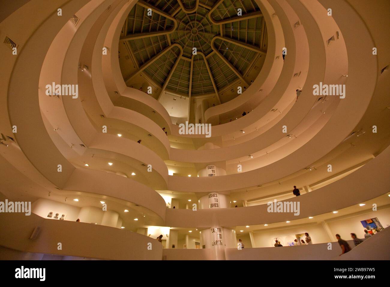 Guggenheim new york ramp hi-res stock photography and images - Alamy