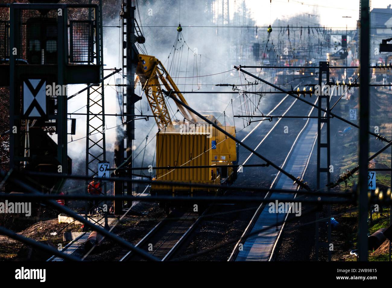 09 January 2024, Hesse, Mörfelden-Walldorf: A machine rams foundation ...