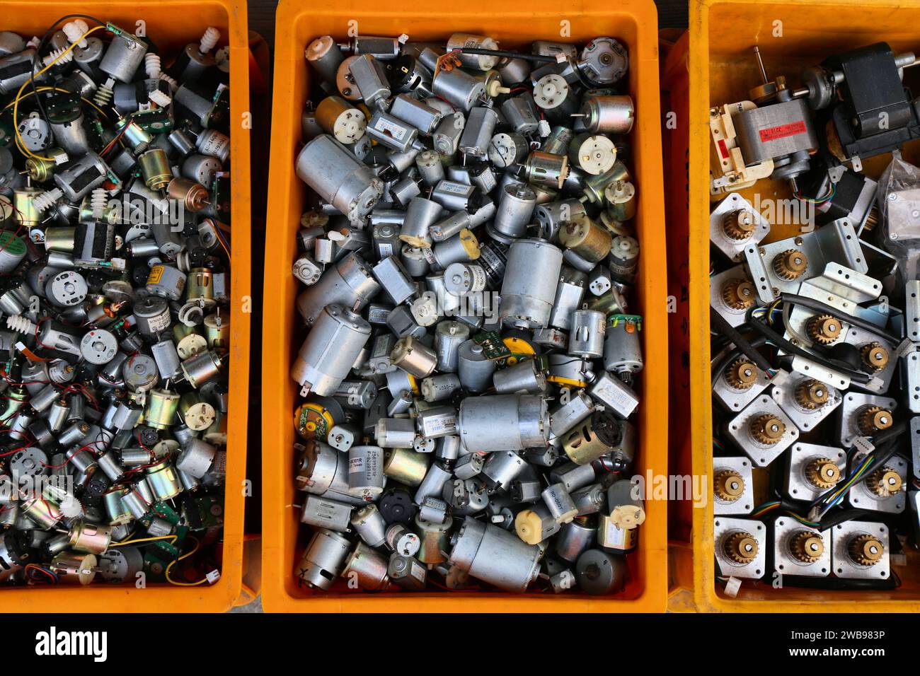 Second hand electronic market hi-res stock photography and images - Alamy