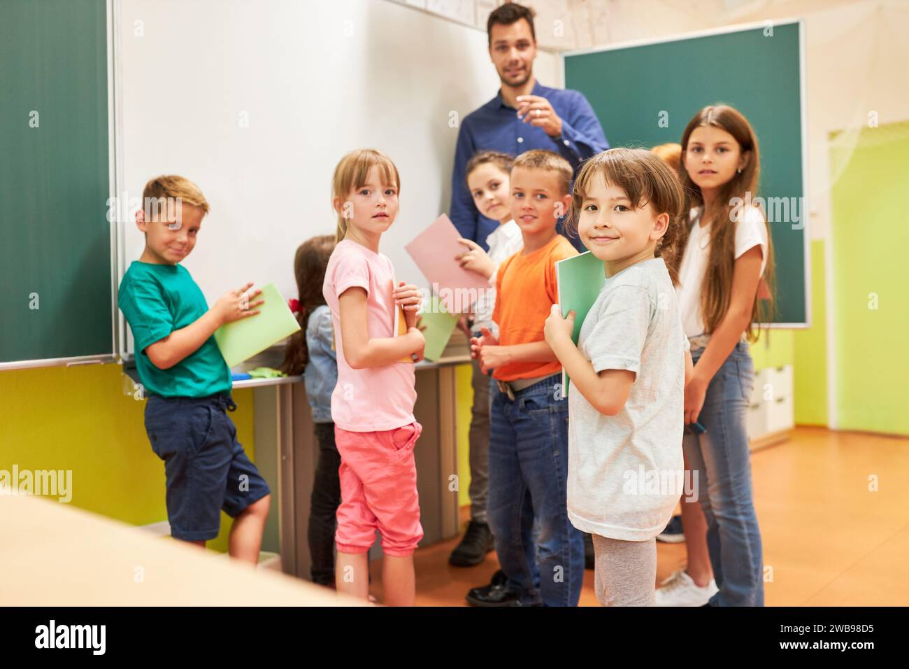 Diverse school children classroom hi-res stock photography and images ...