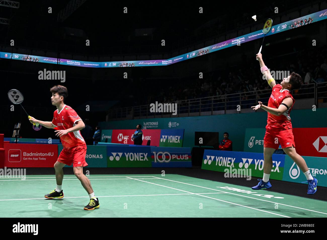 Kuala Lumpur, Malaysia. 9th Jan, 2024. Liang Weikeng (R)/Wang Chang compete during the men's ...
