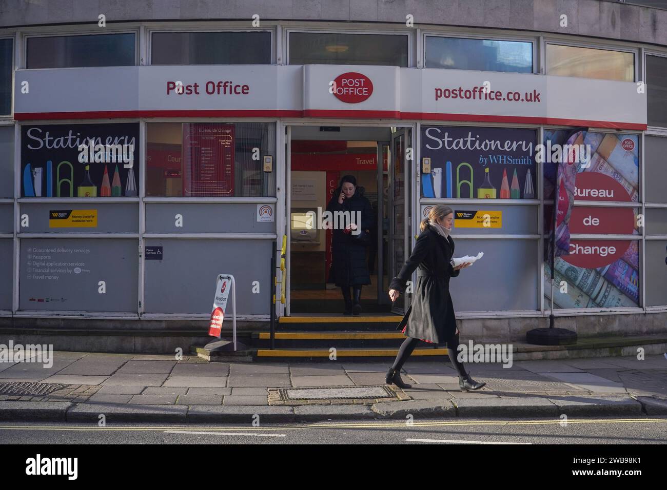 london-uk-9-january-2024-a-local-post-office-branch-in-central