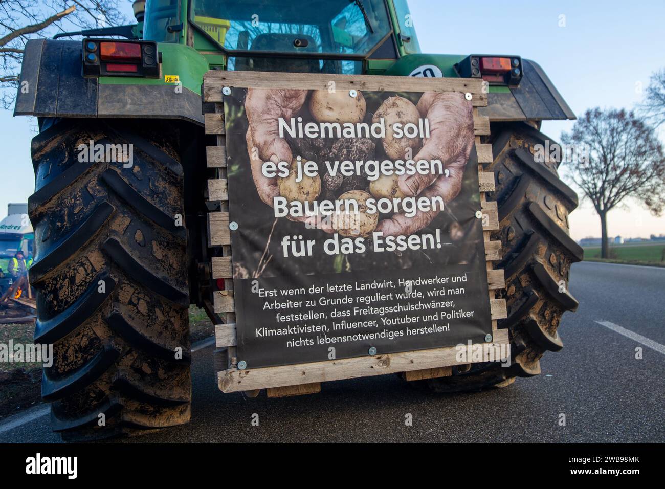 Bauernproteste in der Südpfalz nähe Landau: Bei Hochstadt blockierten ...