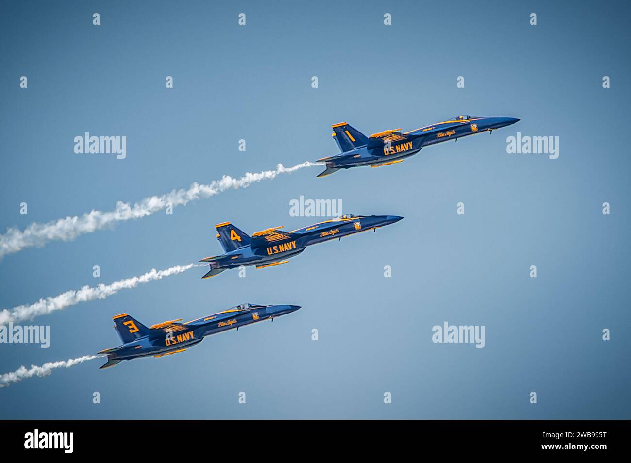 Formation fighter jets soaring hi-res stock photography and images - Alamy