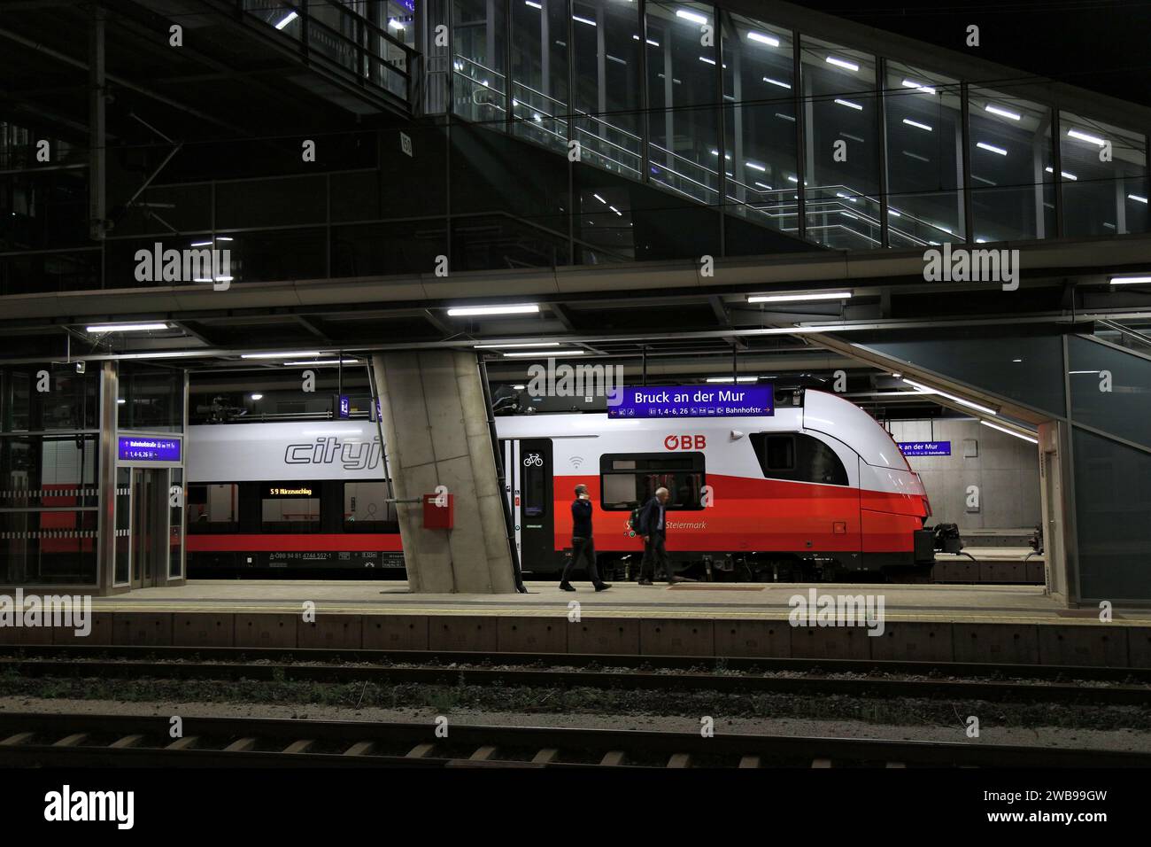 BRUCK AN DER MUR, AUSTRIA - AUGUST 13, 2022: Siemens Desiro passenger ...