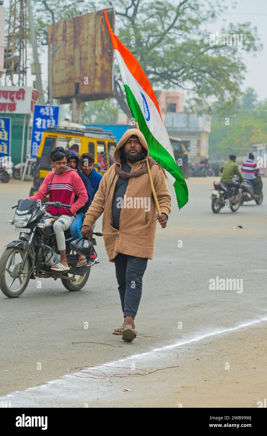 Muslim devotee carrying Indian tricolor flag as he arrives to the ...