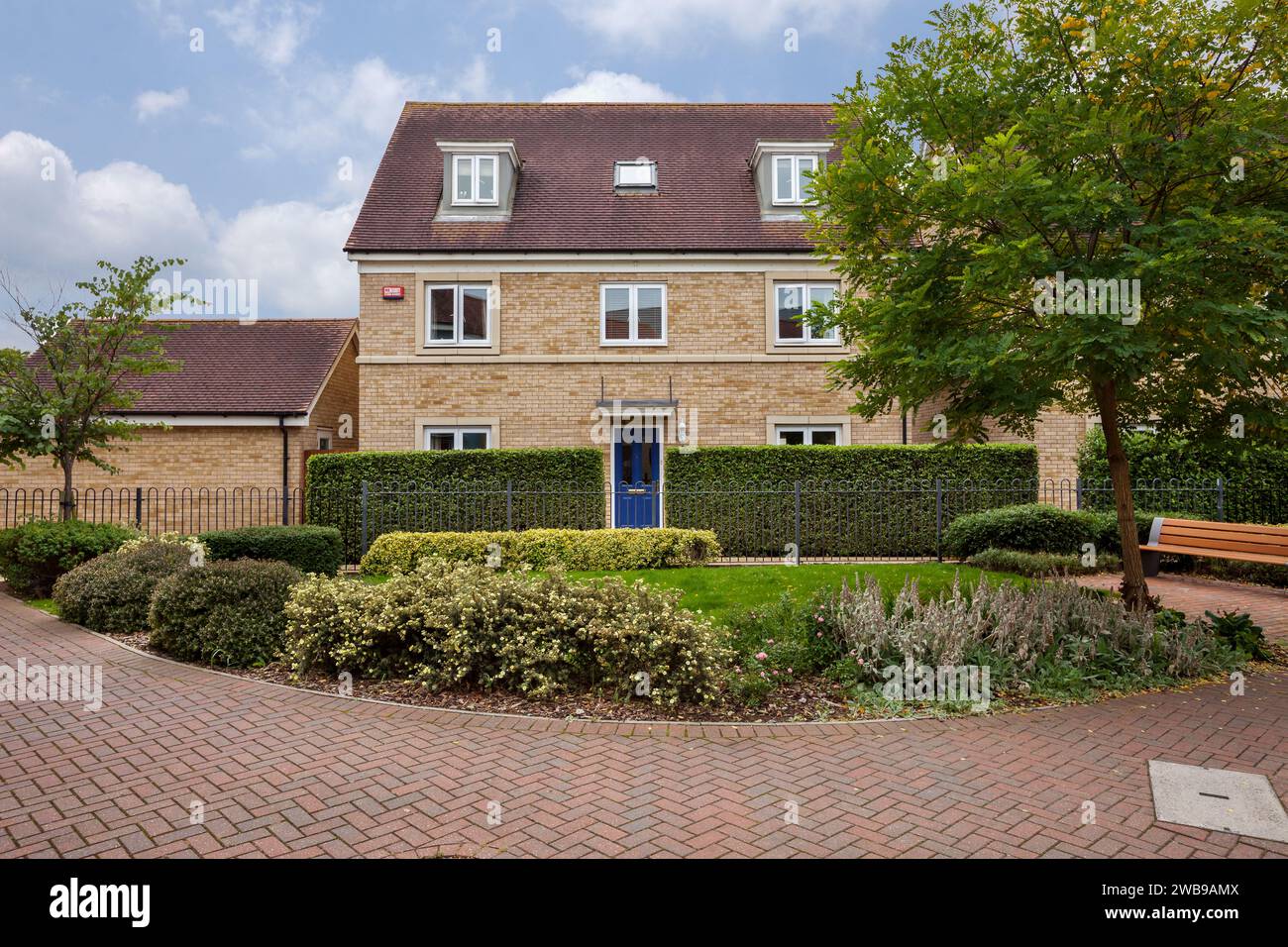 Modern brick built detached house hi-res stock photography and images ...