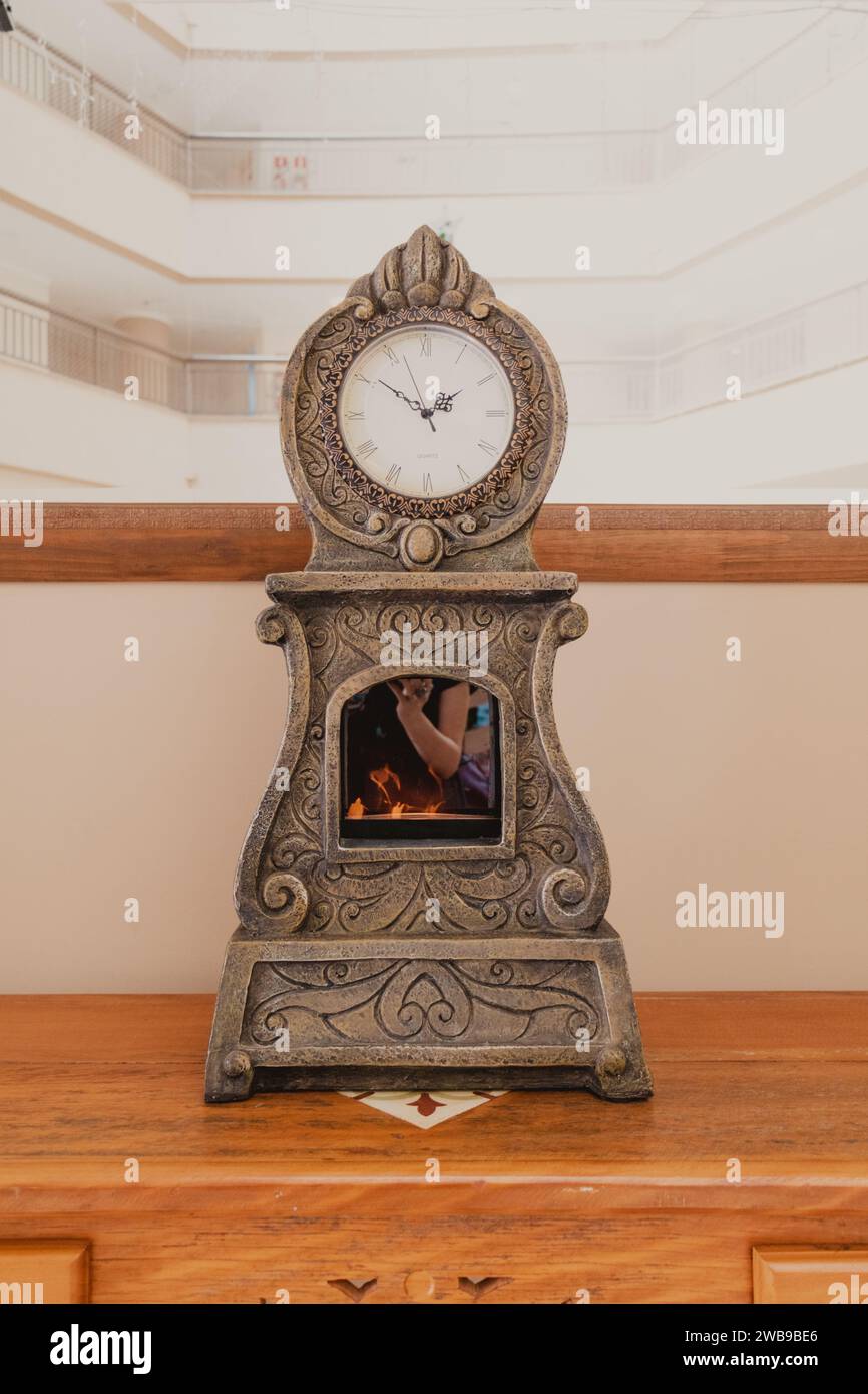 Classic table clock hi-res stock photography and images - Alamy