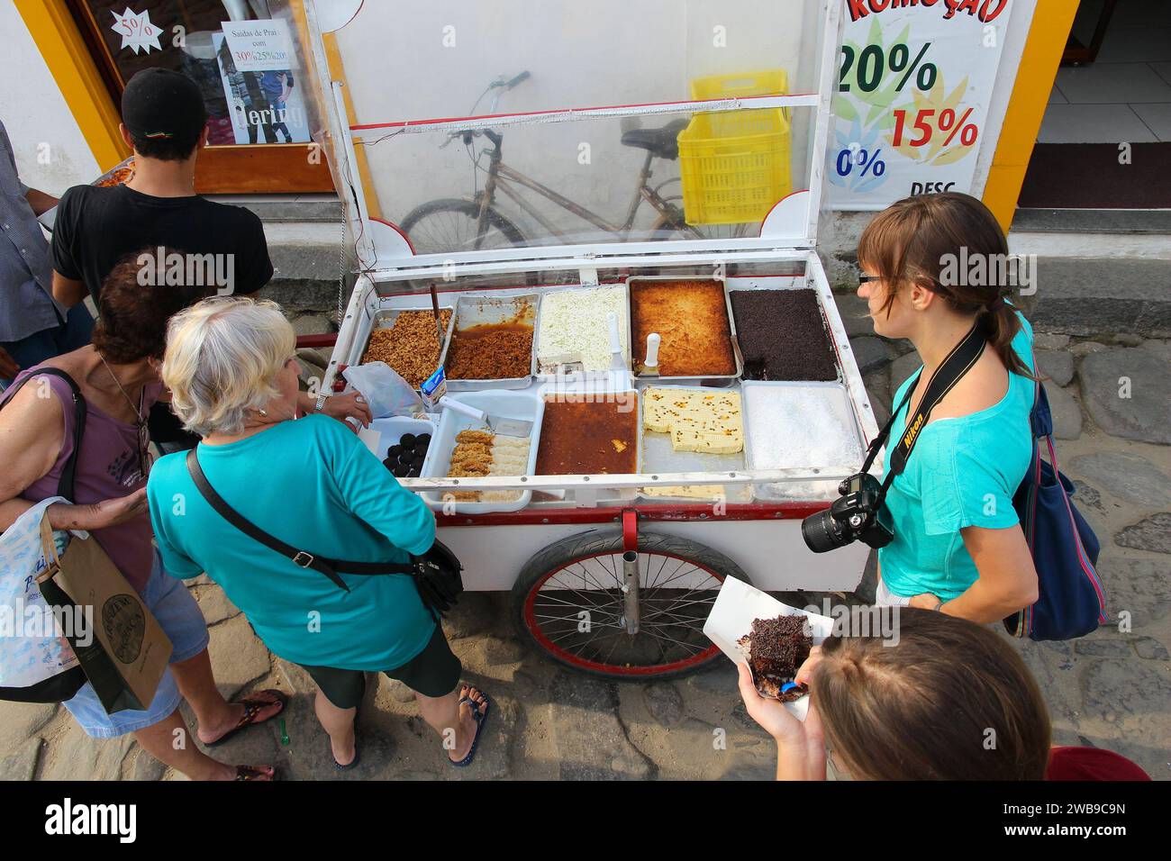 Mobile cake shop hi-res stock photography and images - Alamy