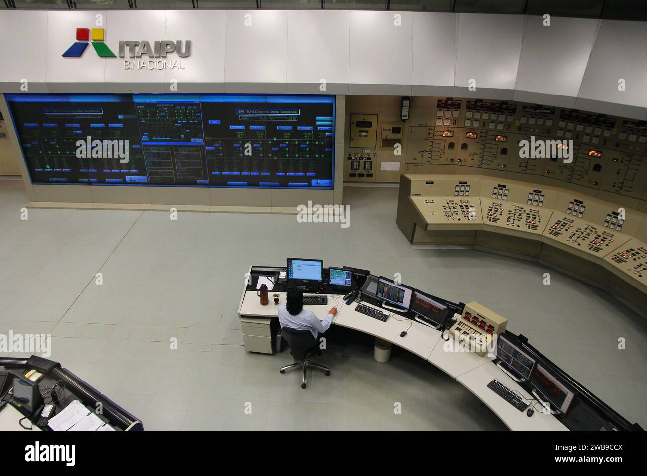 Power plant control room hi-res stock photography and images - Alamy